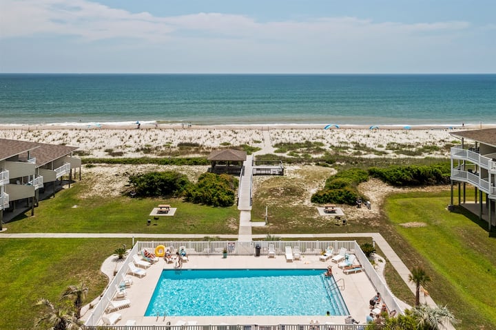 Your Beach Paradise Awaits. Sun, Sand And Serenity - Oak Island, NC
