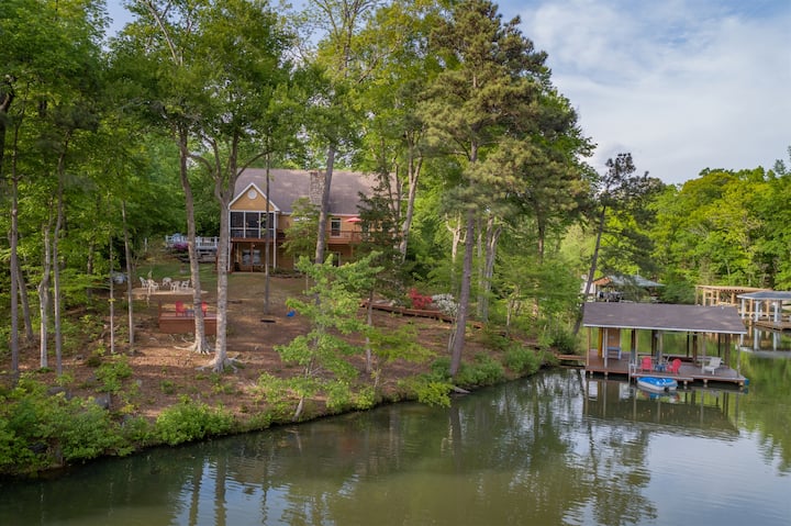 Lake Gaston Vacation Rentals with a Pool - United States | Airbnb