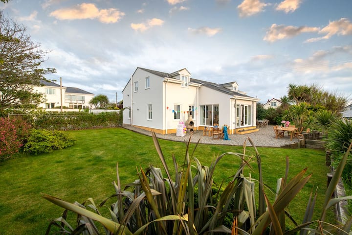 Ty Traeth: 5bed Family Retreat Rhosneigr - Rhosneigr