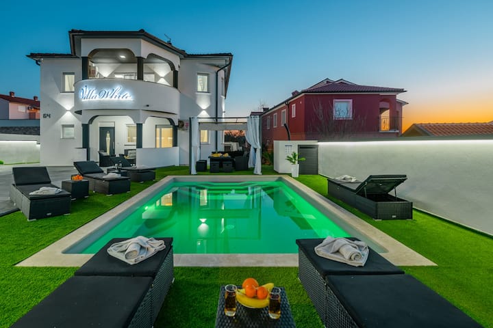 Complex Villa White - Three Bedroom A4 - Pula