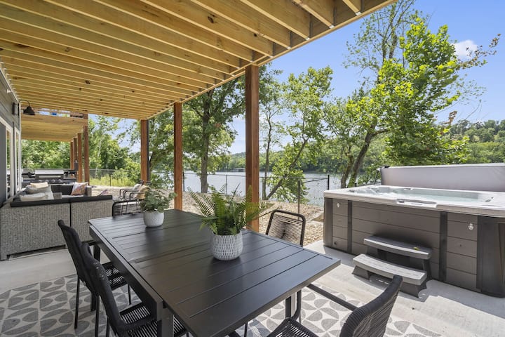 Hot Tub_lake Access_nr Branson Landing_cmty Pool - ブランソン, MO