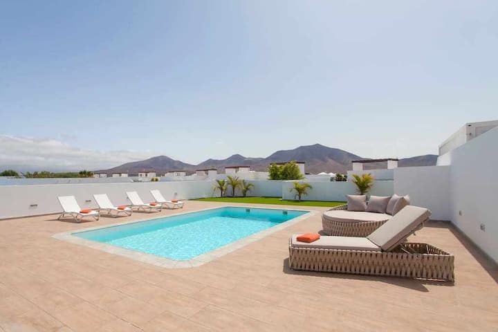 Homu Aura - Fantástica Villa Con Piscina Privada - Playa Blanca