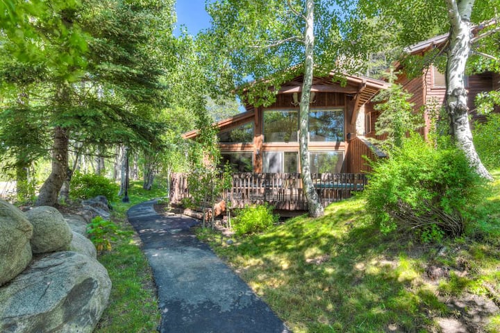 Ridge Court Barrel | Relax In Private Hot Tub - Tahoe City, CA