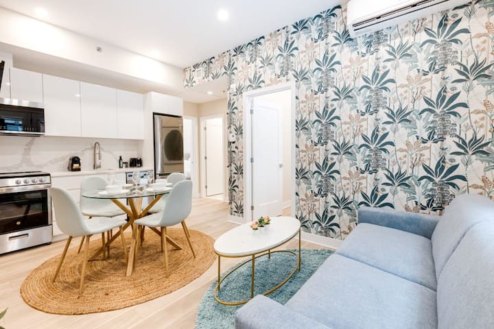 M11 | Mount-royal Suites: 2br + Sofa Bed - 210 - Montreal