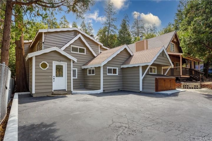 Short Distance To Lake, Shops, Restaurants, Park - Crestline, CA