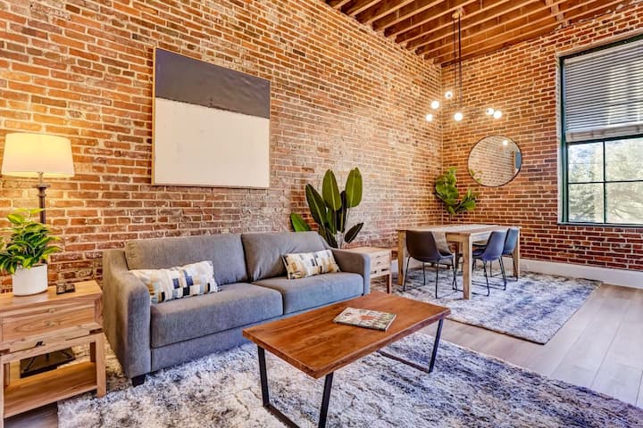 West End Loft - Downtown, 5 Min. Walk To River St! - Savannah, GA