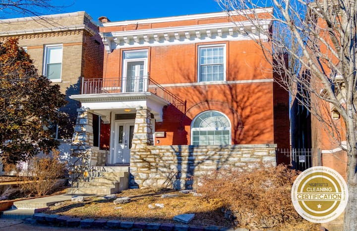 Elegant 6br/4ba Family Home W/garage / Abodebucks - St. Louis, MO