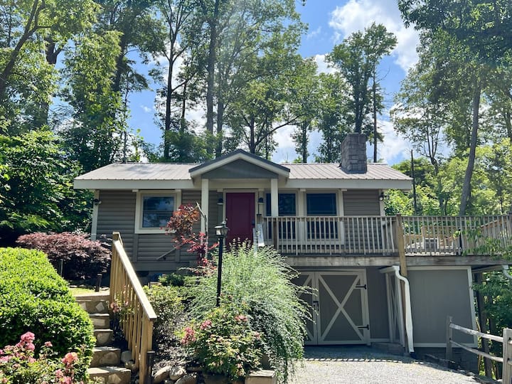 Honey Bee Hideaway, Nestled In The Woods! - Gatlinburg, TN