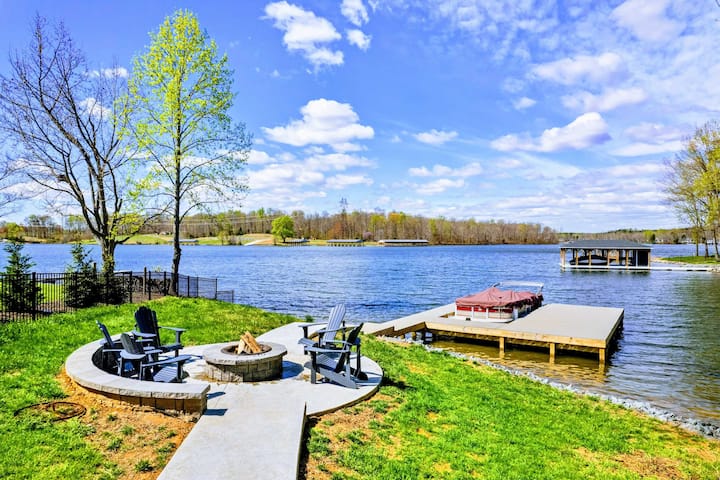 Private Cove Lakefront Lake Anna Beach & Dock - Lake Anna, VA