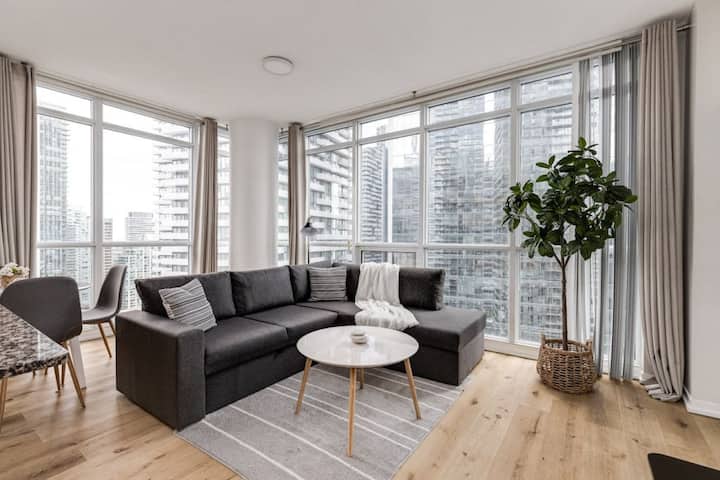 Cozy Downtown 2br Suite Near Cn Tower With Balcony - Toronto, ON
