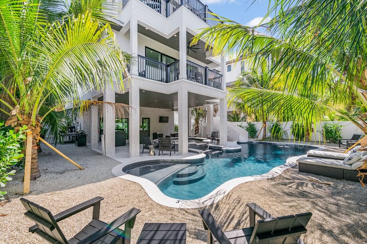 New Luxury Home With Rooftop Deck - Seashell Esta - Siesta Key, FL
