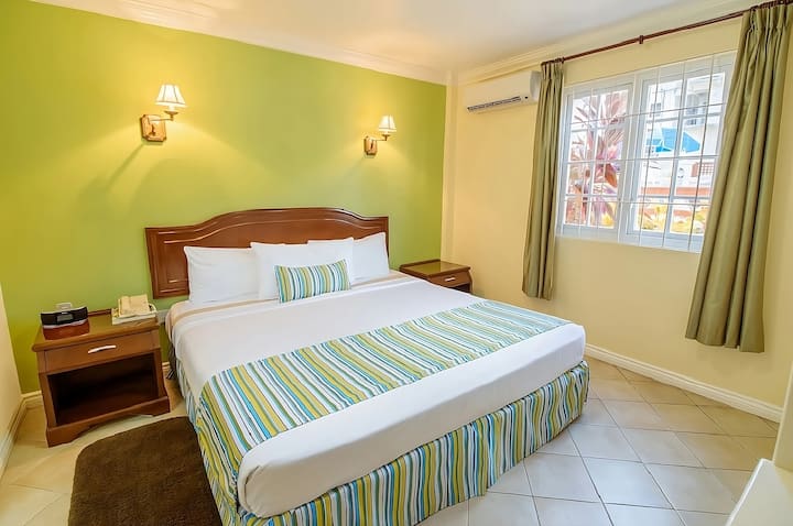 Look No Further! 2 Pleasant Units, Outdoor Pool - Saint Lucia
