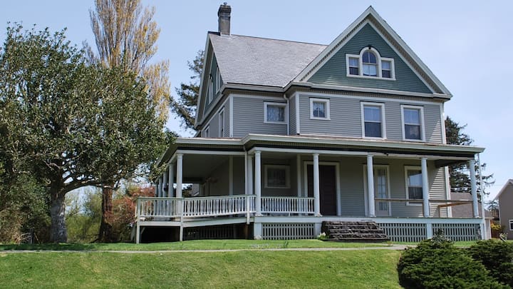 580 Russell Historical Home Built In 1905 - Fort Stevens State Park, Hammond