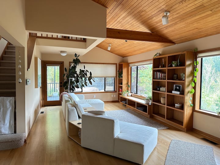 Peaceful, Aesthetic Home In Forest Close To City - Portland, OR