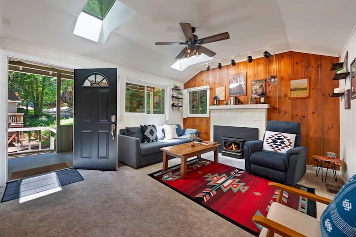 Hot Tub • Near Russian River • Bbq • Private Home - Guerneville, CA