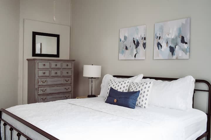 Stylish 1920s Stay | Close To Maxwell Afb - 蒙哥馬利郡