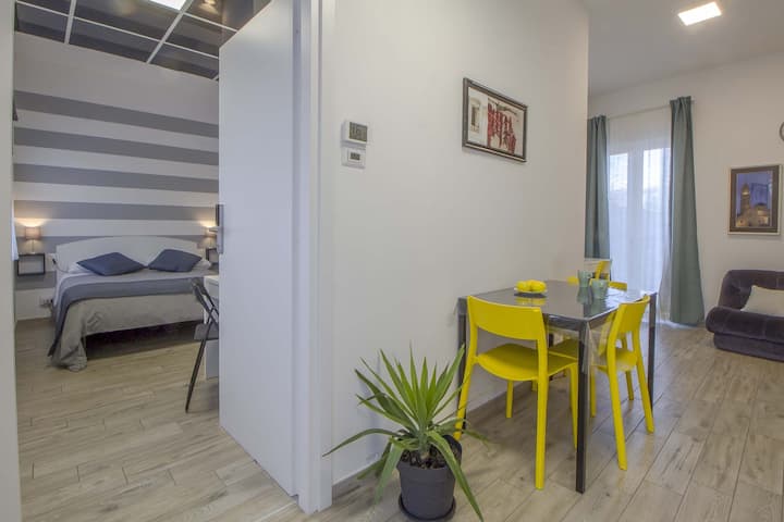 Apt. Con 2 Camere E 2 Bagni In Centro E Parcheggio - Matera
