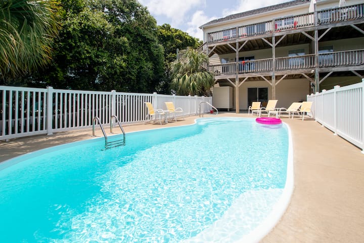 Let's Relax |Oceanside Duplex W Private Pool, - Emerald Isle, NC