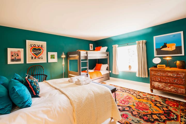 Oystercatcher - Sleeps 4 - Family Room (1 Double + - Banchory