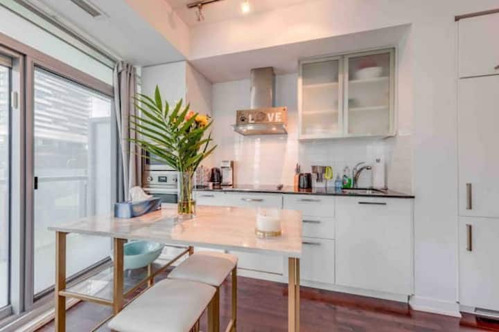 Pristine 1br Apt In Dwtn Toronto Near Cn Tower - 