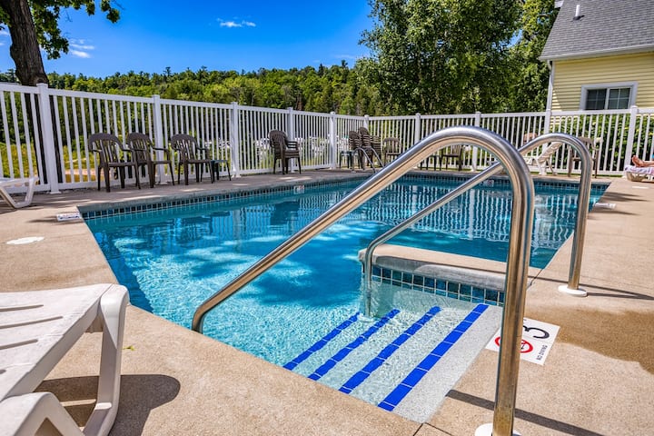 Downtown Fish Creek Condo With Outdoor Pool - Egg Harbor