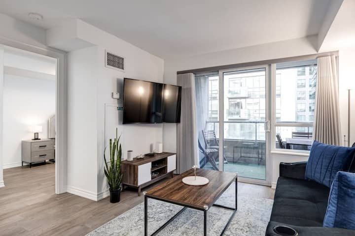Urban Apt W/ Highspeed Wi-fi •Near Shopping Malls! - Toronto