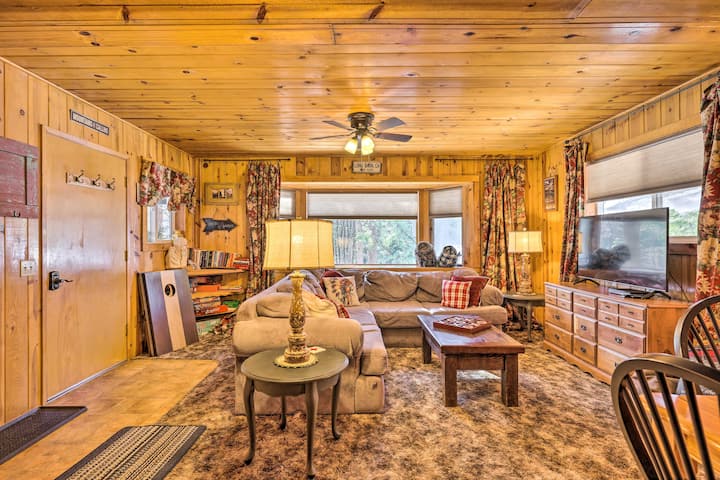 California Retreat W/ Deck, Fire Pit & Grill! - Long Barn, CA