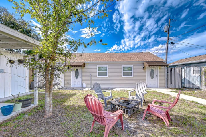 Garden House: Relaxing Vibes & Three Miles To Img - Longboat Key, FL