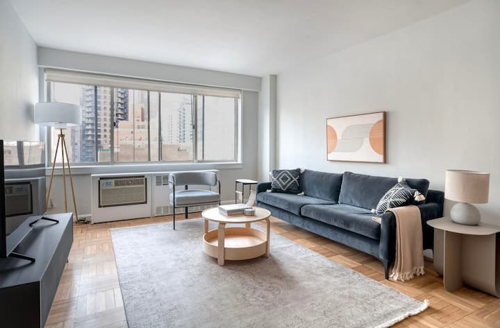 Blueground | Lenox Hill, Elevator & Doorman - New York