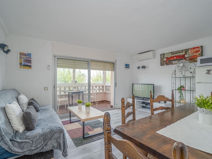 Apartamento Muy Bien Situado, En La Avenida Principal Y Muy Cerca De La Playa. - Empuriabrava