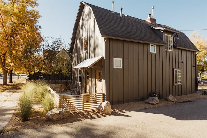 Urban Farmhouse ~ Downtown Loveland - Loveland, CO
