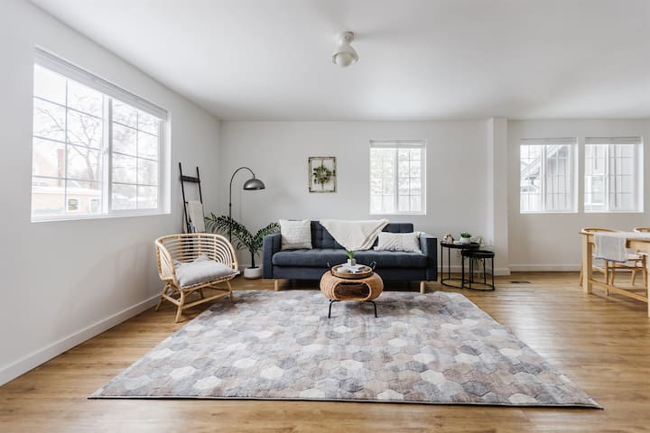 Urban Farmhouse ~ Downtown Loveland - ラブランド, CO