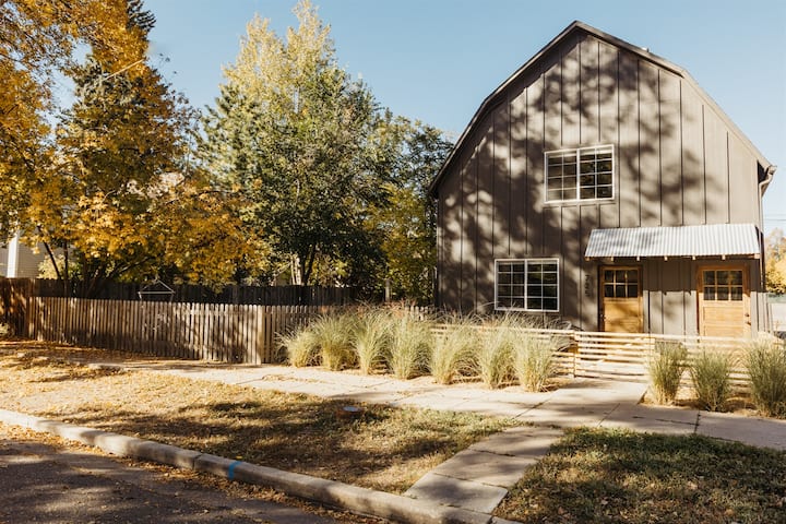 Urban Farmhouse ~ Downtown Loveland - Loveland, CO