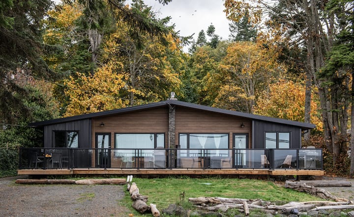 Oceanfront | 7 Bed,sauna,2 Kitchens,firetables,bbq - Quadra Island