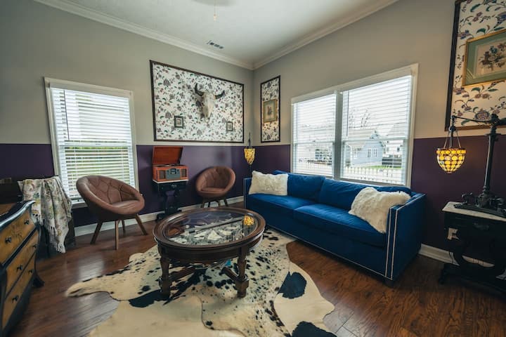 Urban Cowboy 3-br 1.5 Miles 2 Broadway - Nashville, TN