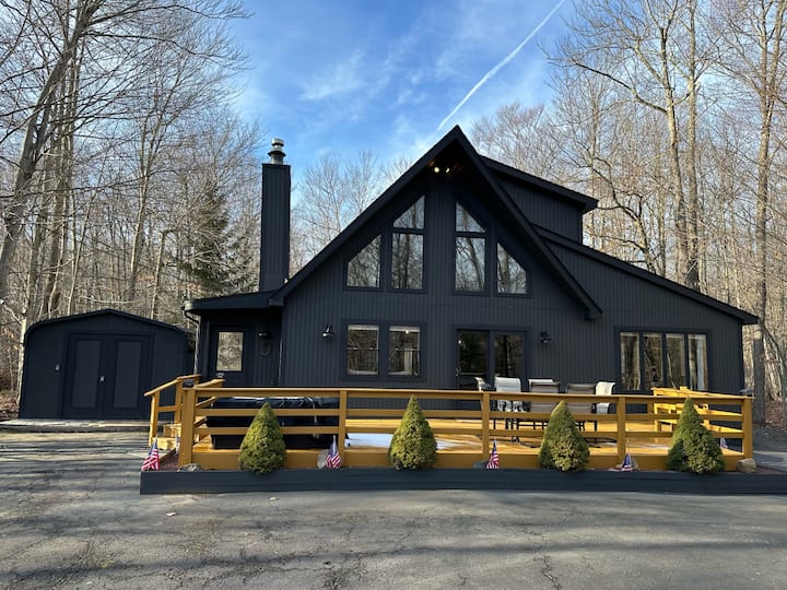 Chalet W/ Custom Bar+fire Pit+game Room+sleeps 14 - Pennsylvania
