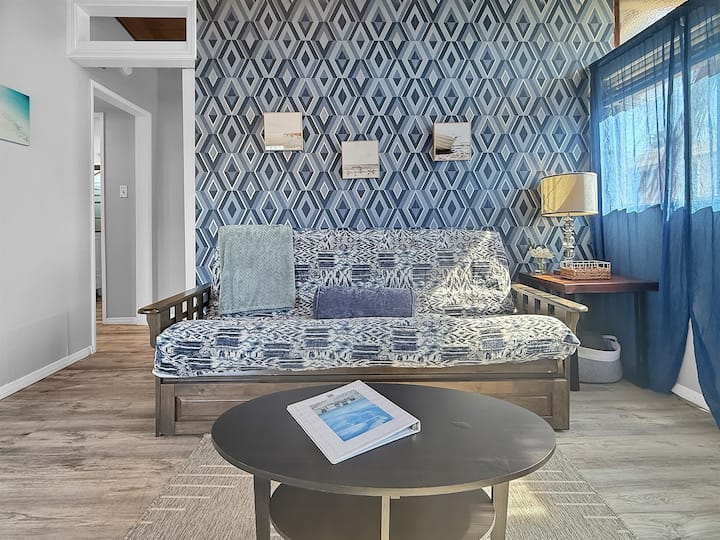 Beach View Loft 42 Steps To Ocean And No Guest Fee - Ventura, CA