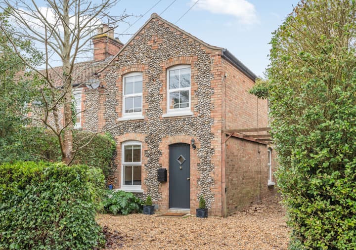 Pink Lady Cottage - Holt