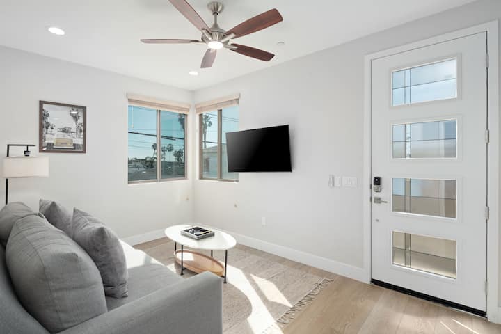 Walk To Beach & Shops | Ac | Private Roof Deck - Birch Aquarium at Scripps Institution of Oceanography