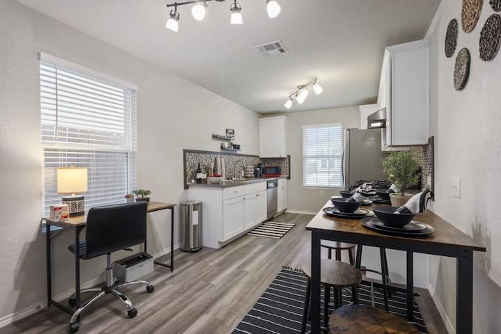 Exceptional Escape! Fast Wifi & Fully Loaded - San Antonio