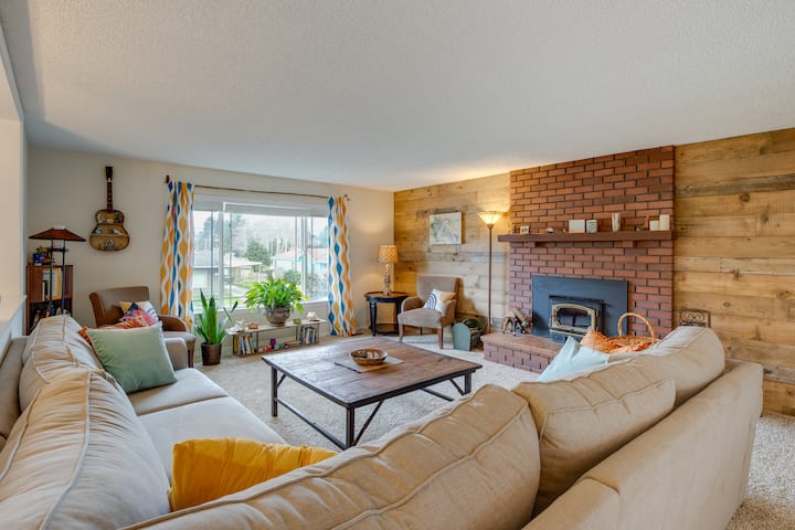 Rockaway Beach Vacation Rental: Walk To Ocean - Rockaway Beach, OR