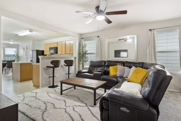 Stylish, Cozy And Centrally Located Oasis. - Houston