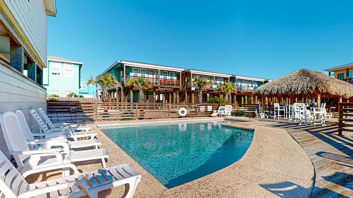 Shared Pool, Pet Friendly, Golf Cart Access - Port Aransas, TX