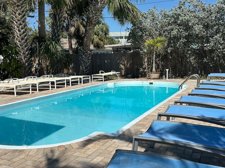 2bd 2ba Beachside  W 3min To Beach - ラーゴ, FL