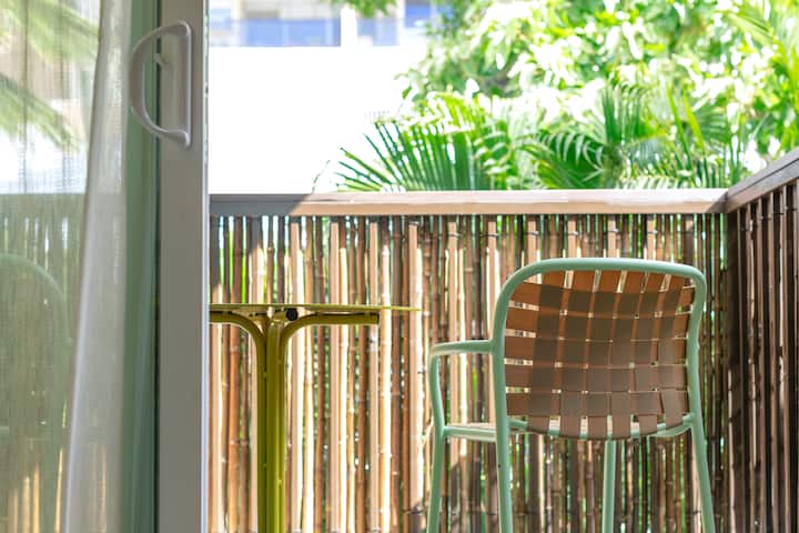 Relax And Recharge! 3 Rooms W/ Lanai | Near Beach - Honolulu, HI