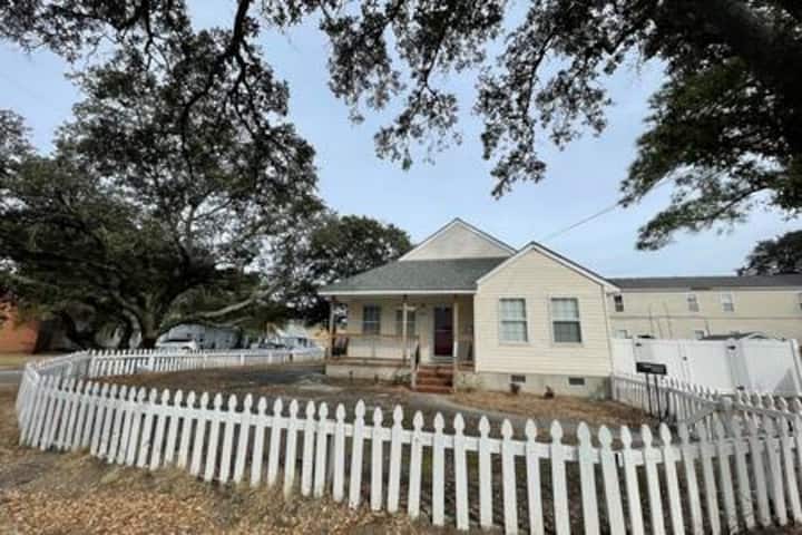 Pleasant House By The Beach - Hampton, VA
