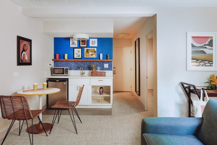 4 Pool View Rooms W/ Private Lanai | Pool Access - Honolulu, HI