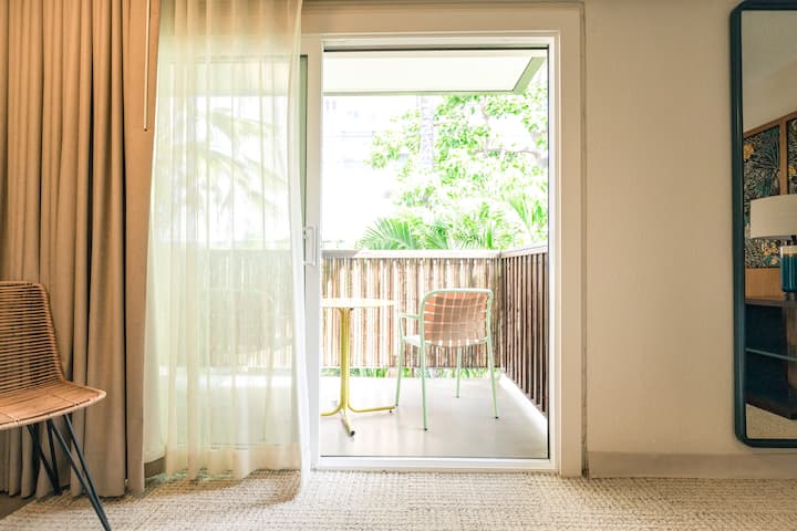 Relaxing Retreat W/ Ocean Access! 4 Rooms | Pool - O‘ahu, HI