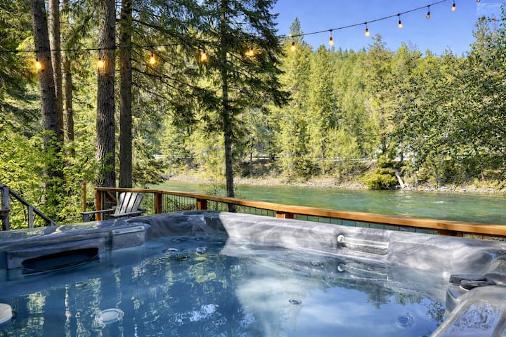 Jack's Cabin | Riverfront | Hot Tub | Pit & Bbq - Plain, WA