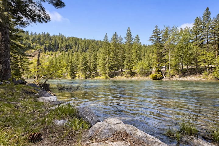 River | Hot Tub | Firepit & Bbq | Dogs | Deck - Plain, WA